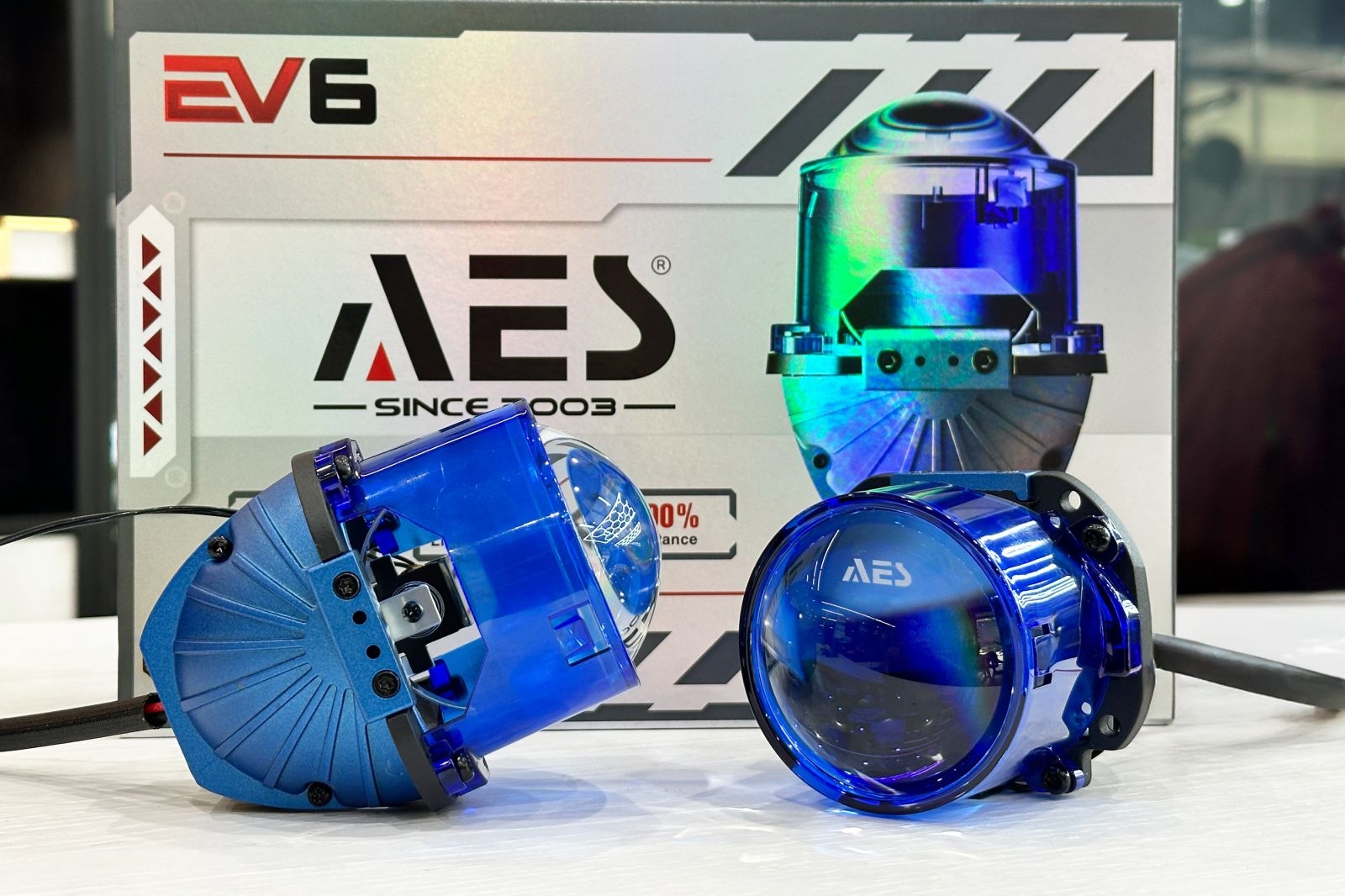 Khám phá những hình ảnh đầu tiên của Bi LED AES EV6