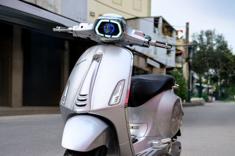 Vespa Sprint nâng cấp bi LED AES EV6 tại Cường Đèn Motor Light