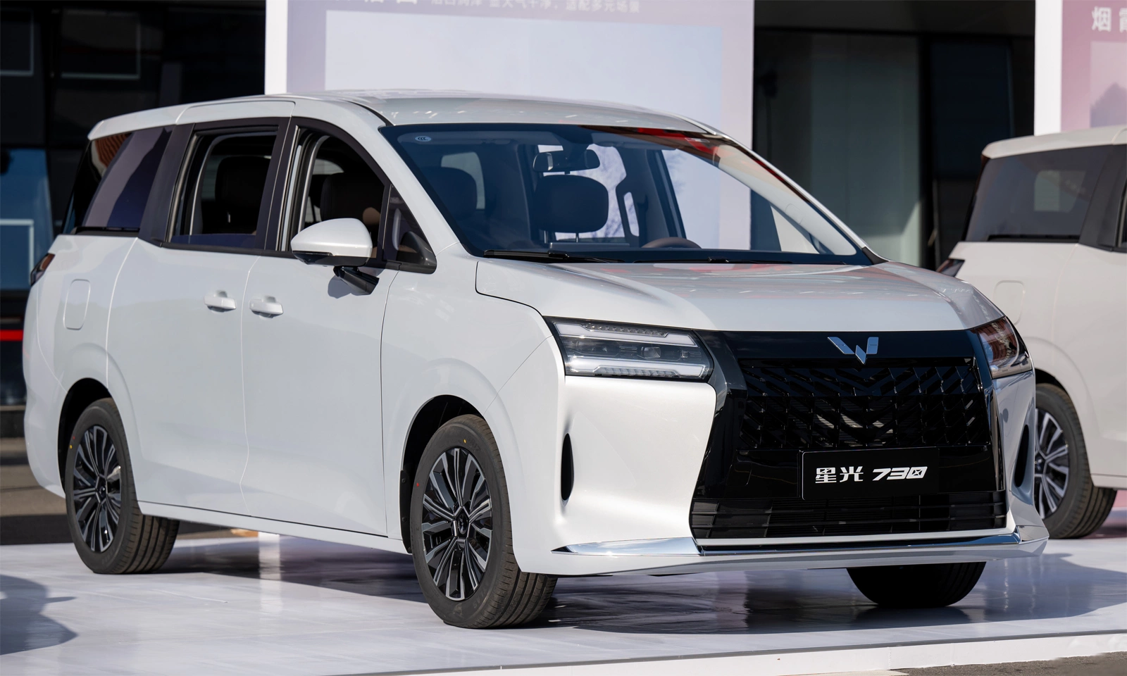 Wuling Xingguang 730 - MPV rẻ nhất Trung Quốc với giá khoảng 10.200 USD